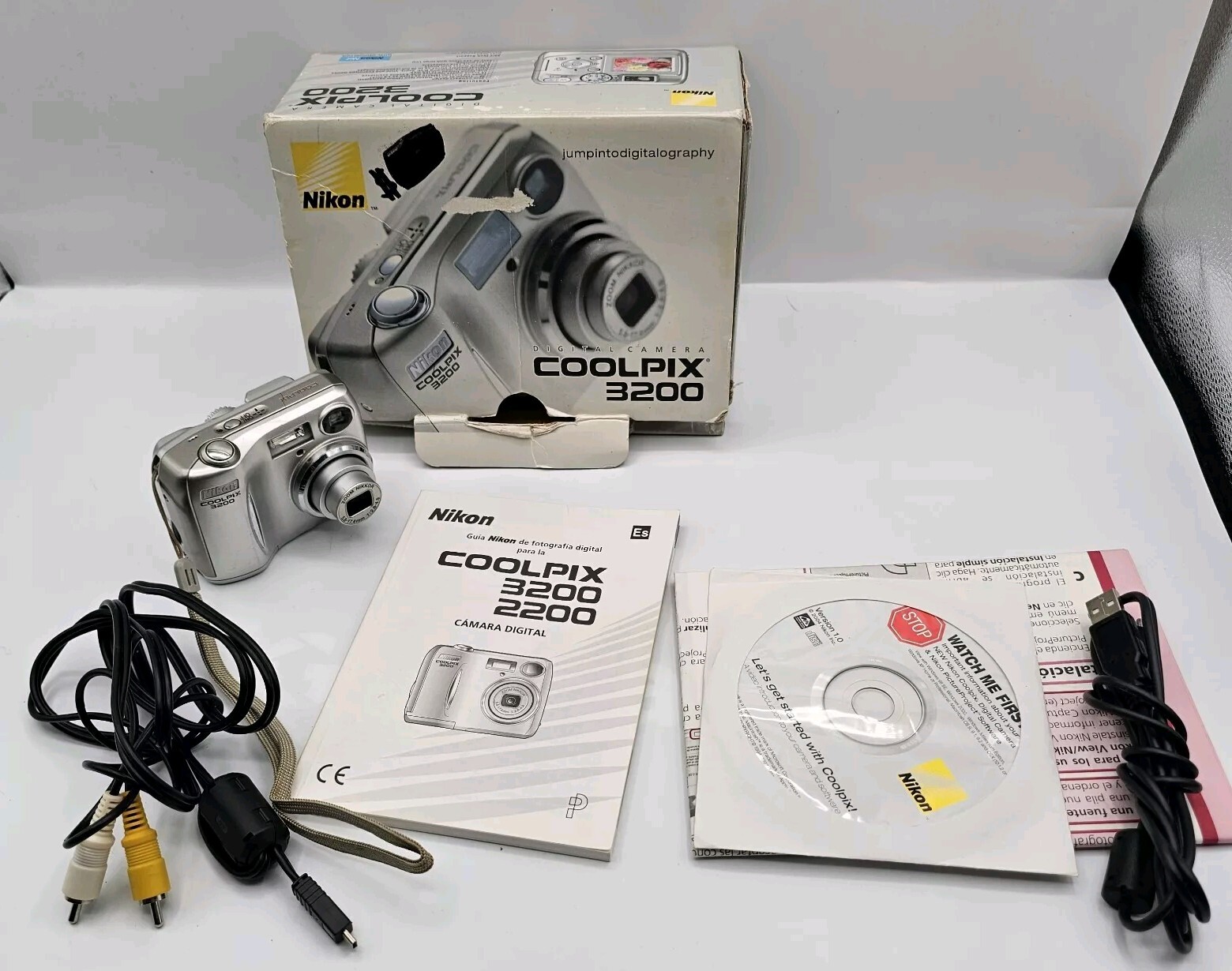 Nikon COOLPIX E3200 3.2MP Digital Camera Silver CIB - TESTED & WORKING ...