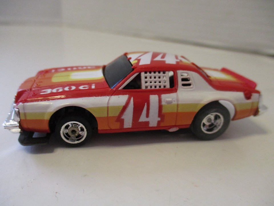 Aurora AFX Speed Steer Slot Car #6205 DODGE MAGNUM STOCK CAR #14 - RUNS ...