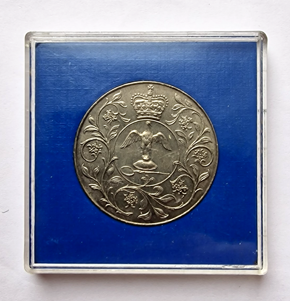 1977 Elizabeth II Commemorative SILVER JUBILEE CROWN in Case - UNC ...