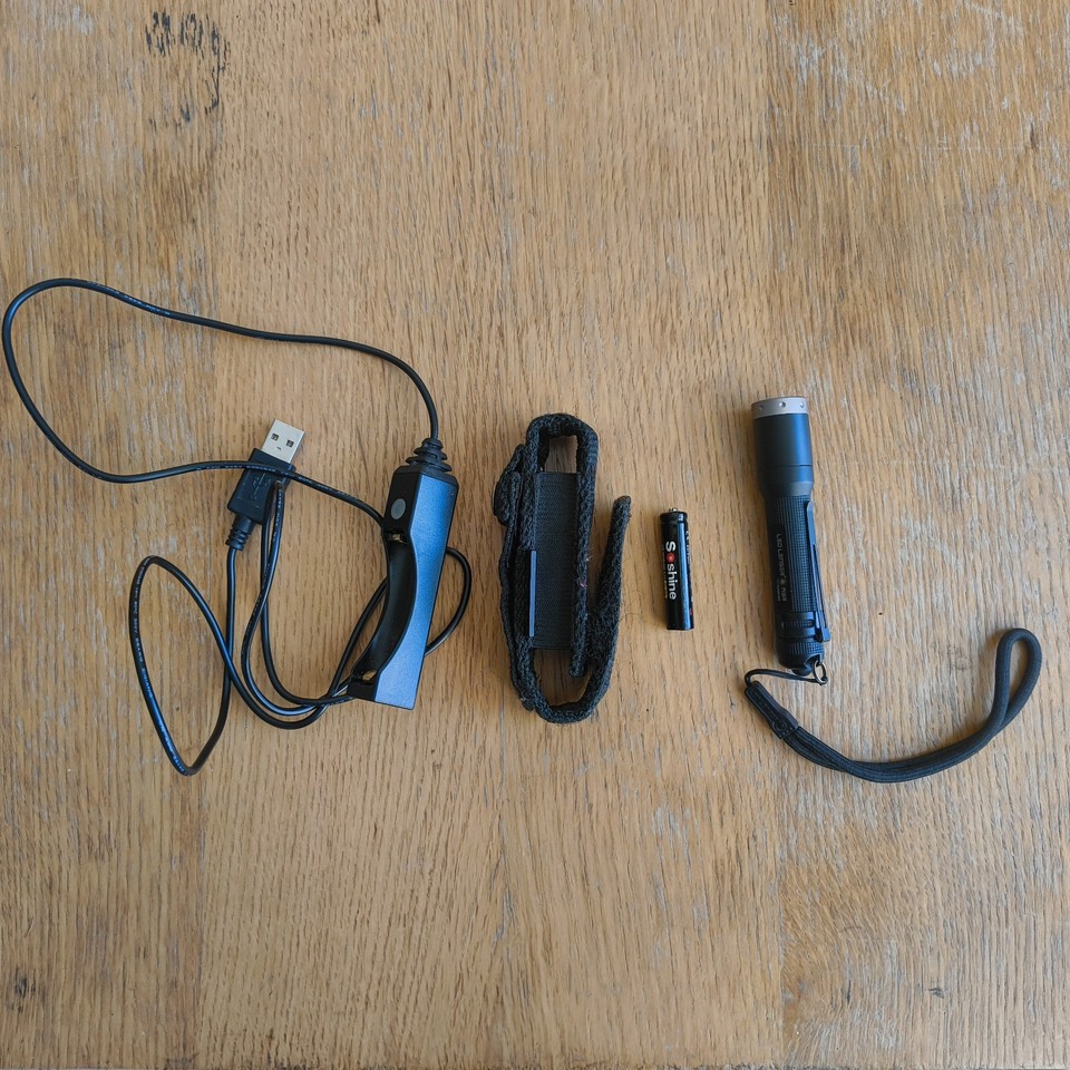 Ledlenser M3R Rechargeable Torch LED, 220 Lumen 130m Beam Pocket Size ...