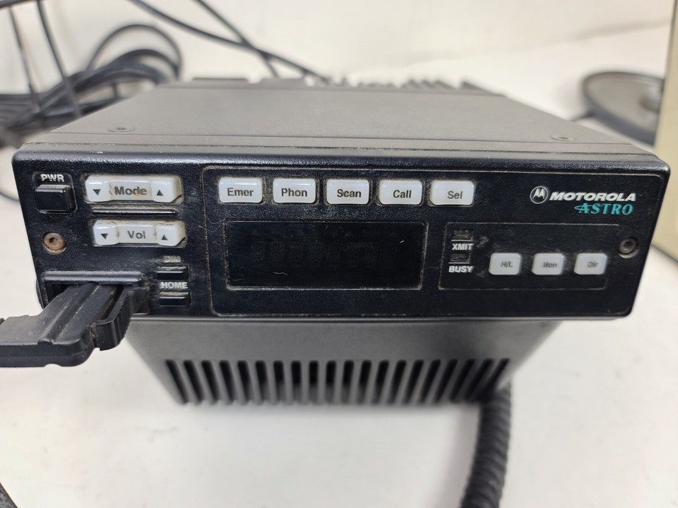 Motorola ASTRO Mobile Radio w/ Mic D04UJF9SW5AN + Base setup Power ...