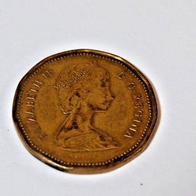 B4 1988 One Dollar, Queen Elizabeth ll D.G. Regina Canadian One Dollar ...