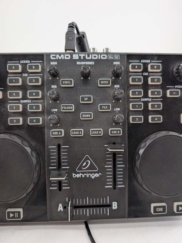 Behringer CMD STUDIO 2A Ultra-Portable Dual-Deck DJ MIDI Controller ...