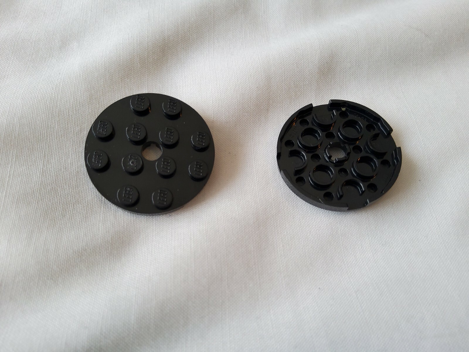 2 x NEW LEGO TECHNIC PLATE ROUND 4 x 4 WITH HOLE No: 4515350 BLACK | eBay