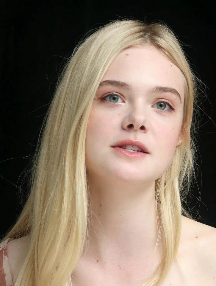 Elle Fanning Blonde Green eyes Headshot 8x10 PHOTO PRINT | eBay