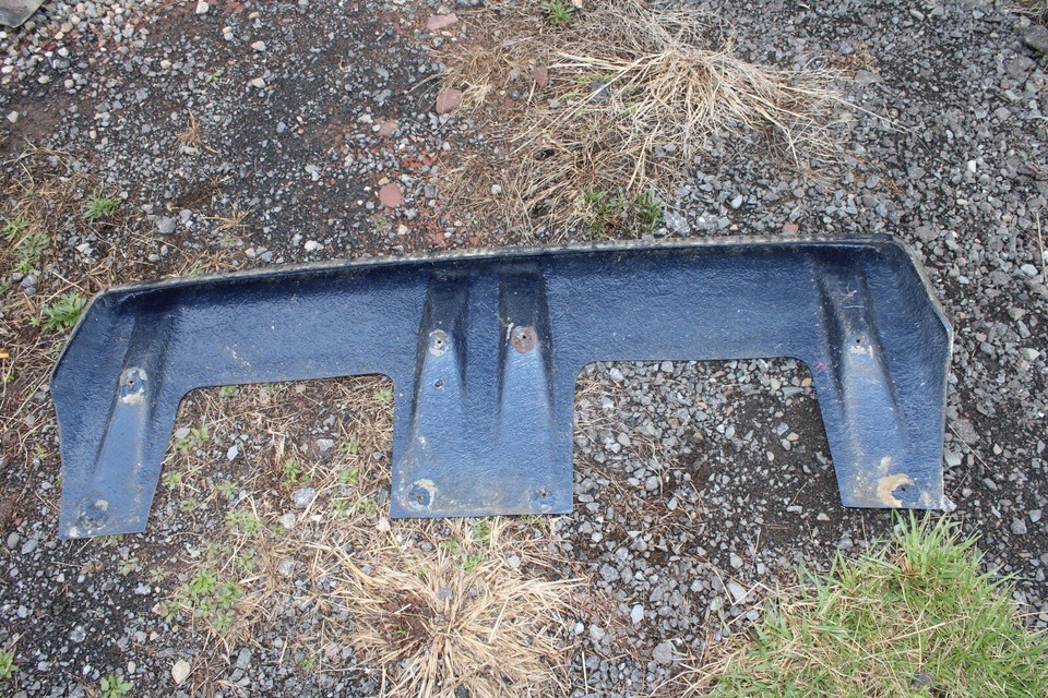 Lund 12152 - 99-06 GM Full Size Truck Moon Visor Windshield Sun ...
