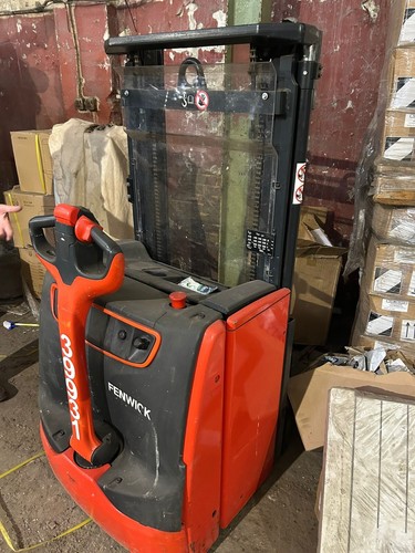 Lansing Linde L14 Electric Pallet Stacker, red, very good condition ...