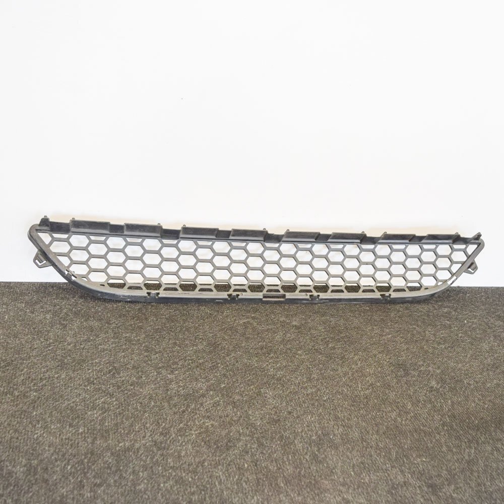 VOLVO V60 Front Bumper Lower Center Grille MK1 30795022 30795021 2011 ...