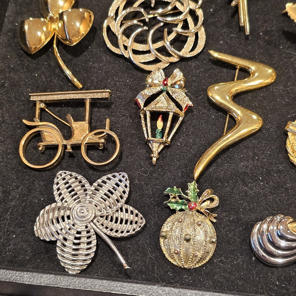Lot of 24 Vintage Brooches - Monet Trifari Coro Giovanni Avon - All ...