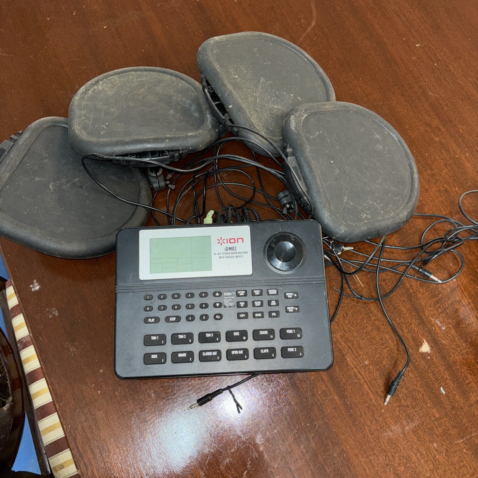 Ion by Alesis IDM02 24 Bit Stereo Drum Machine with Four Drum Pads ...