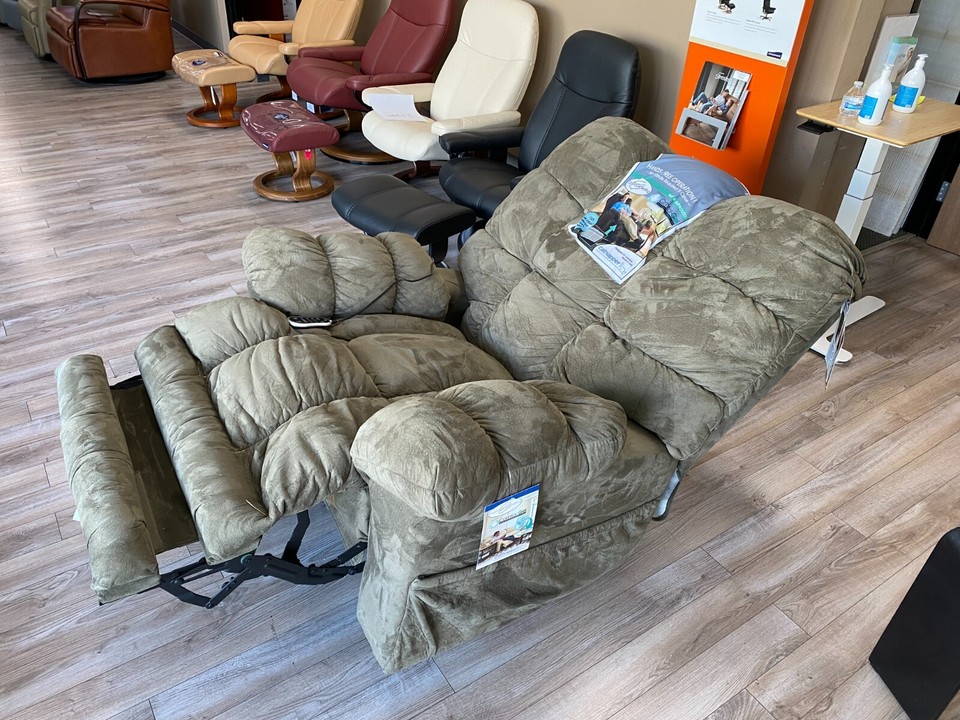 Catnapper Magnum 546892 Chaise Rocker Recliner with Heat and Massage ...