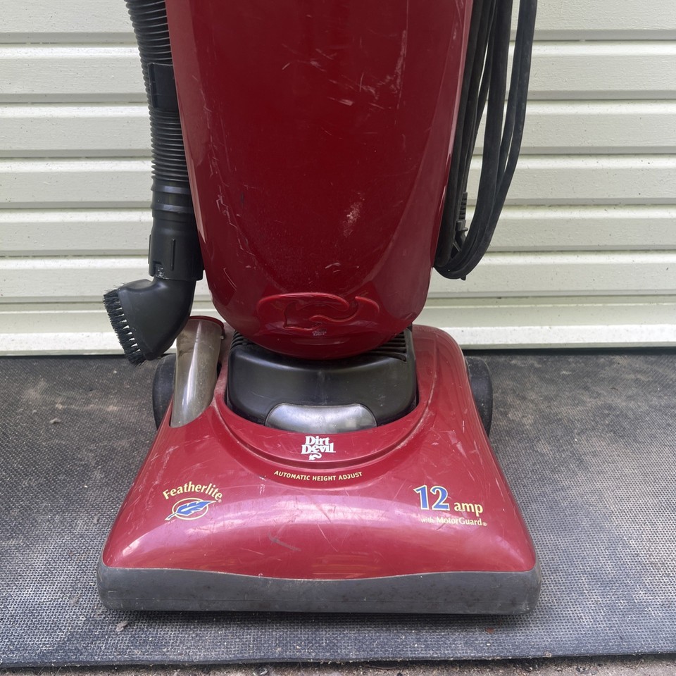 RARE Vintage Dirt Devil Featherlite by Royal Bagged Upright Vacuum ...