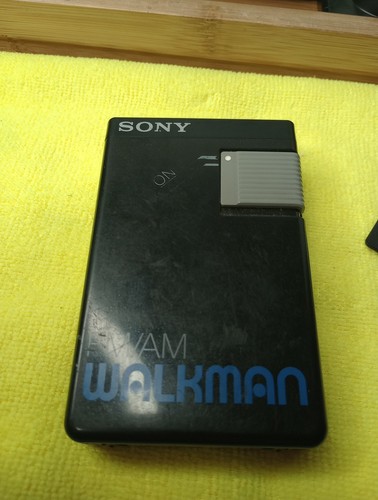 Sony Walkman Portable FM AM Radio Model SRF-21W. Tested. Working. E ...