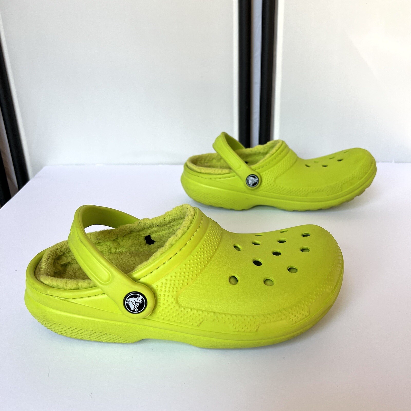 Crocs Womens 7 or Mens 5 Slip on Comfort Shoes highlighter Yellow Fur ...
