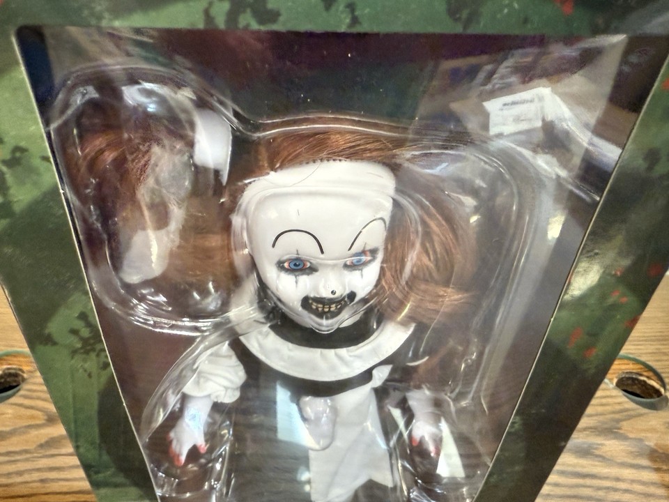 Mezco Toyz Living Dead Dolls Presents Terrifier Movie Little Pale Girl ...