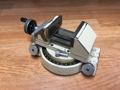 CMM Machines & Comparators - Mitutoyo Optical Comparator