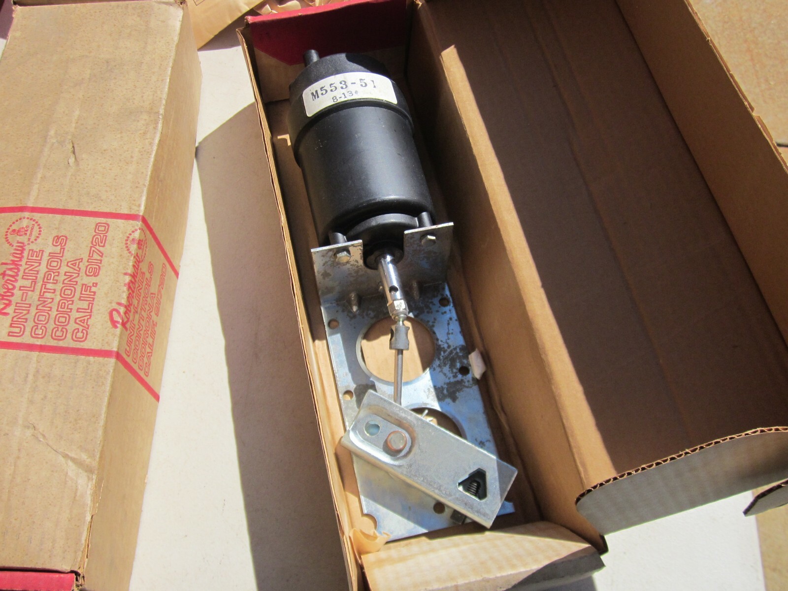 NOS Robertshaw MP 2453-041 Damper Actuator M553-51 Right Angle Mounting ...
