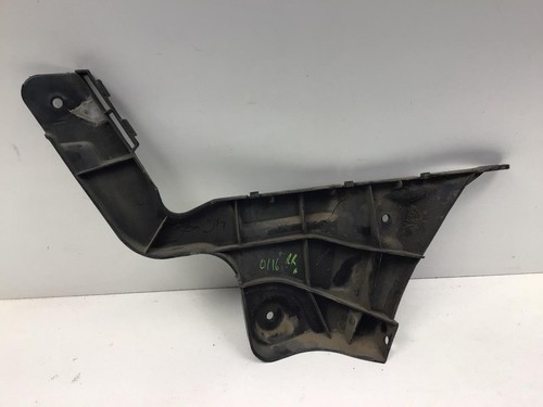 VE Commodore SV6 SS rear bumper mount bracket clip RHS right 92210142 ...