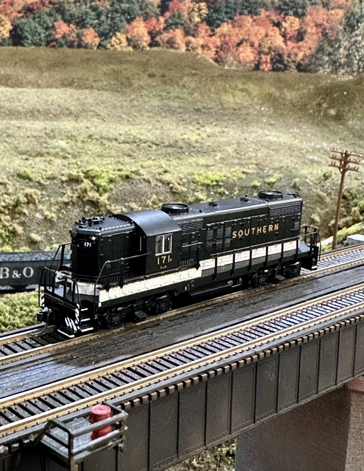 Life Like Southern N scale GP 18 locomotive DC