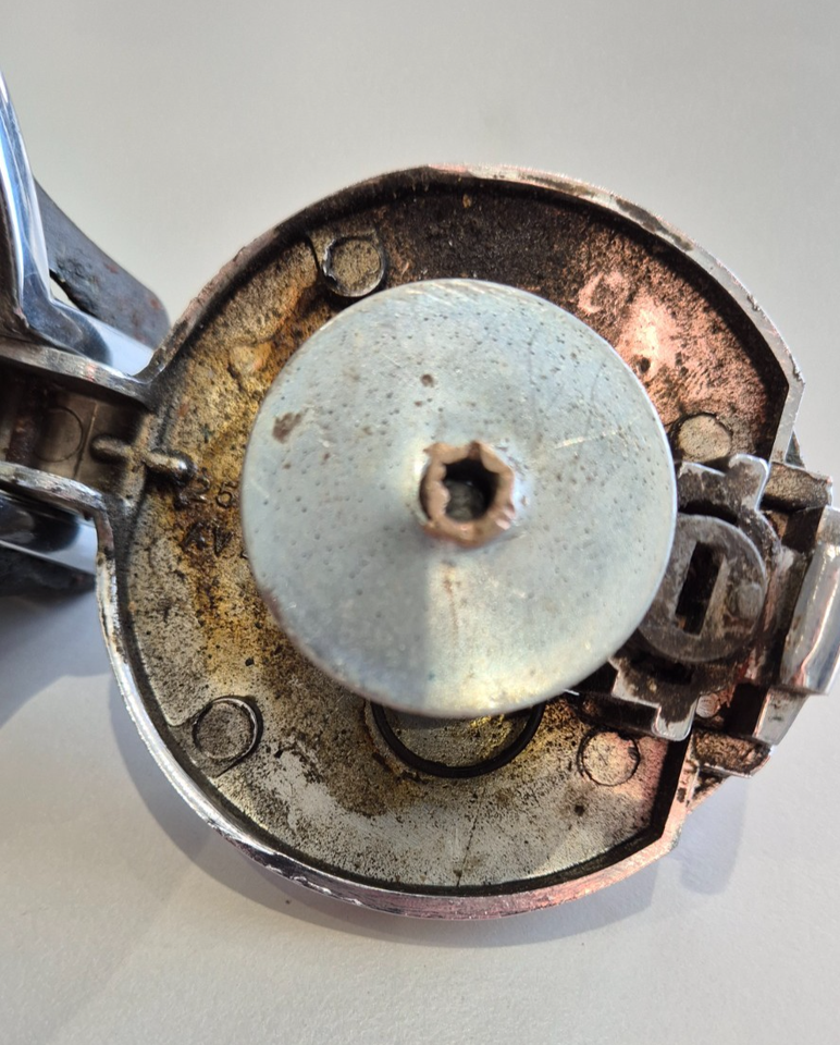 Triumph STAG **FUEL / GAS tank filler cap ** Good Used - 718750 - NO ...