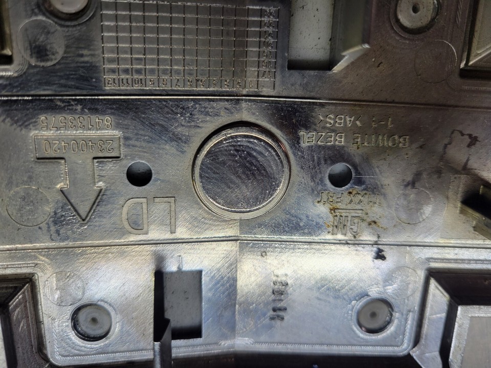 GM Bowtie Bezel Part #23400420 Black with Chrome Outline 19-22 ...