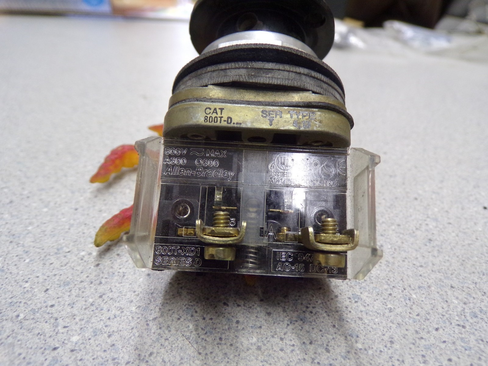 Allen Bradley 800T-XD1 Cat 800T Series T Type 4, 13 Ser D 600V A600 ...