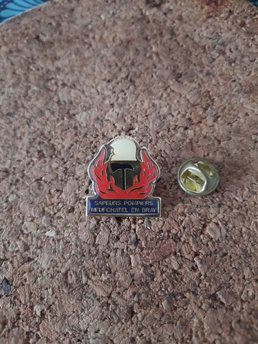 Pin's Sapeur Pompier Fireman Sauveur Feu Fire Neufchatel En Bray L24 | eBay