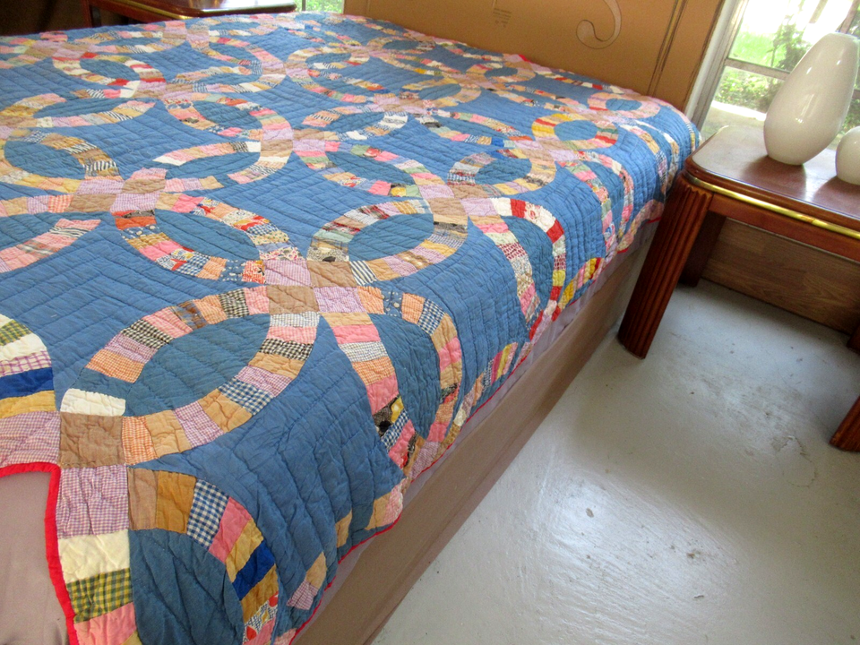 Vintage Hand Pieced & Quilted Feed Sack WEDDING RING Quilt; 81" x 75 ...