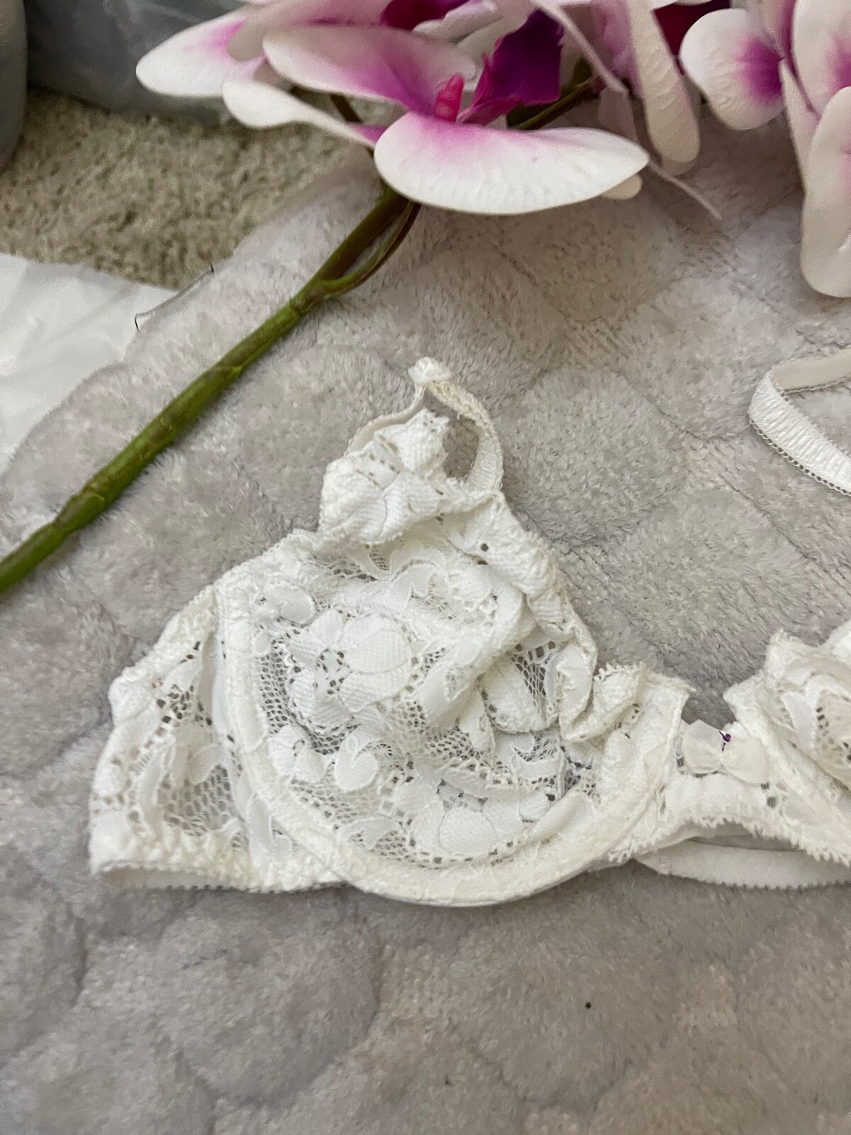 Gaja white unpadded underwired BRA size us32b eu70b … - Gem