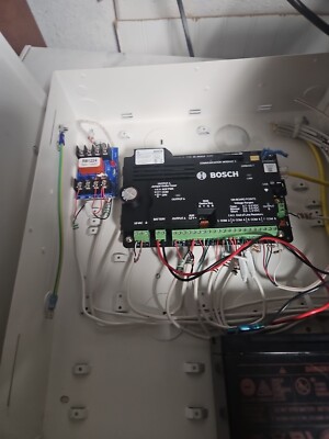 Bosch B5512 Security Alarm Control Panel w/ B10 Enclosure & Transformer ...