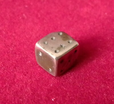#140 - One Roman solid silver gaming dice 1st-3rd C. Dado in argento ...