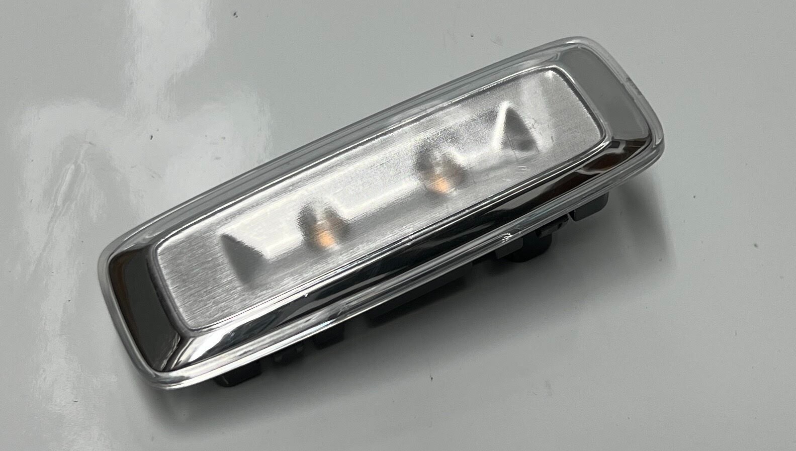 P54-1195-100 Genuine Paccar Door Pad Lamp OEM - New | eBay