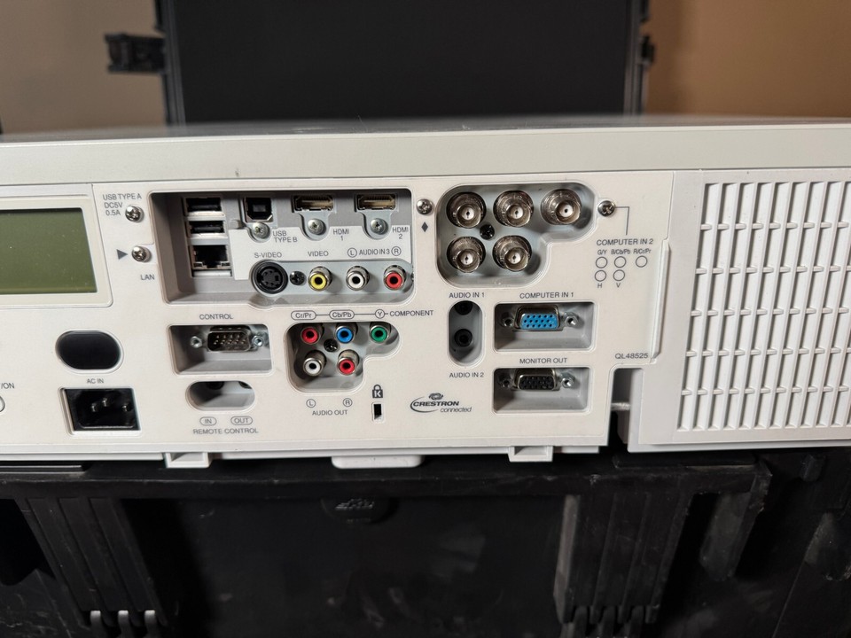 Christie LWU501i HDMI/VGA-WUXGA Large Venue Projector+SKB Case Lamp ...