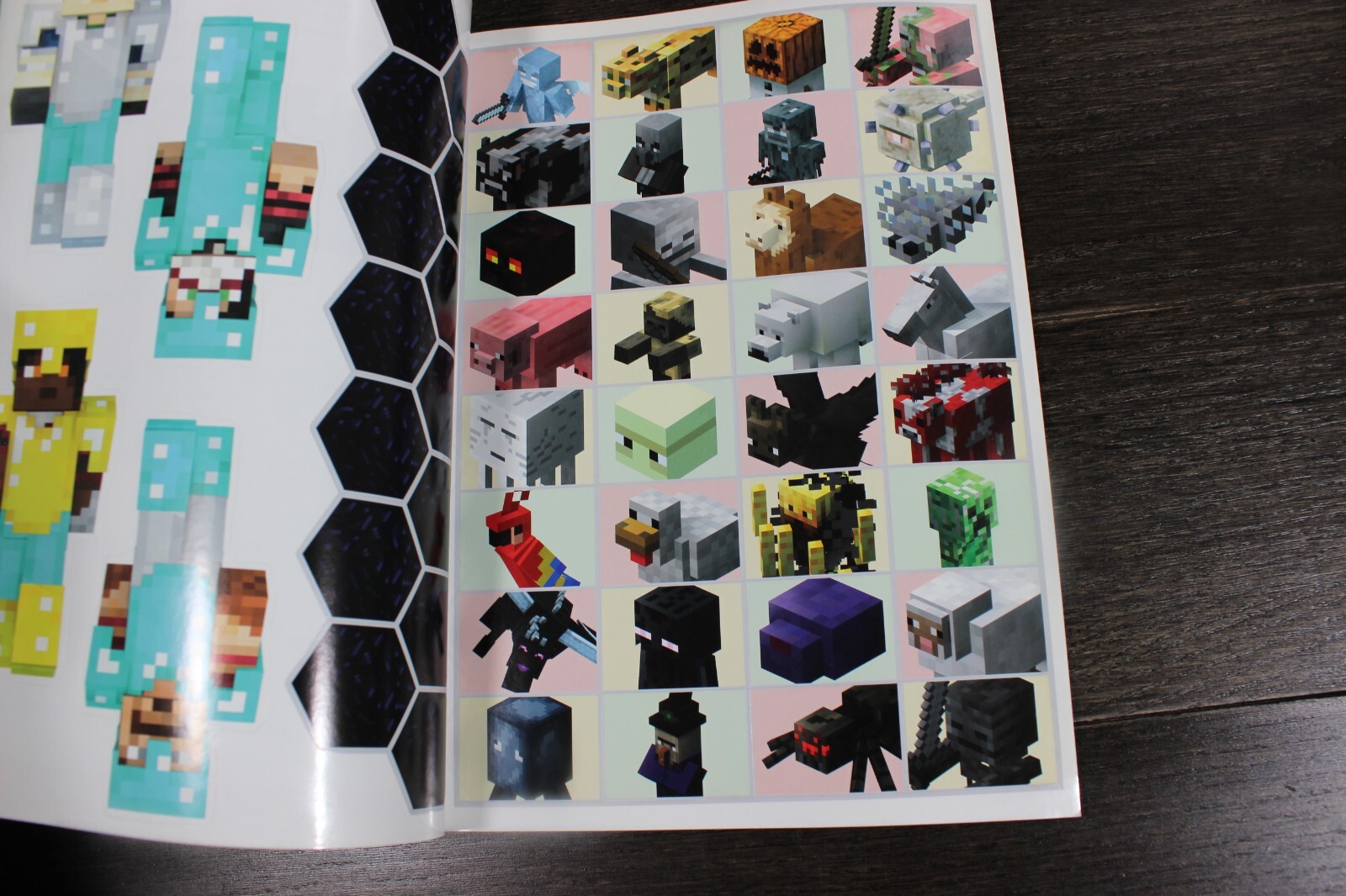 Minecraft Official the Nether and the End Sticker Book (Minecraft ...