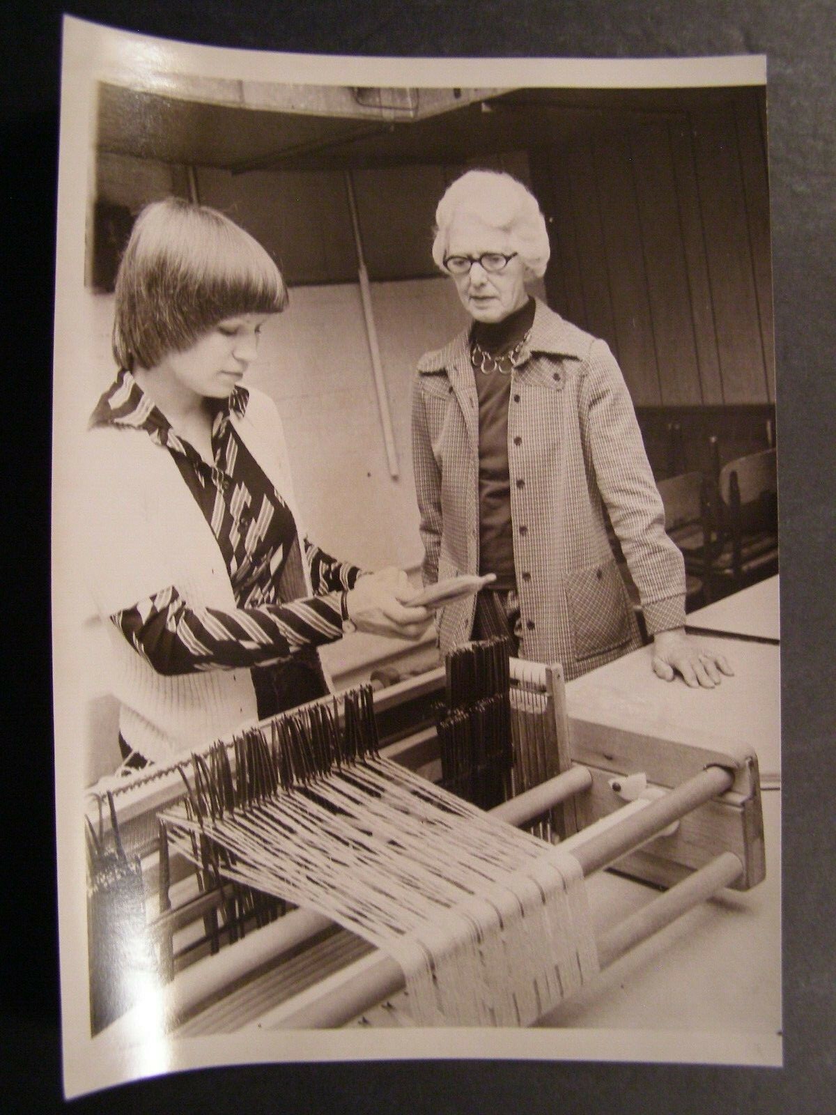 Glossy Press Photo Danforth Museum Crafts Inst Ann Jewell Weaving w ...