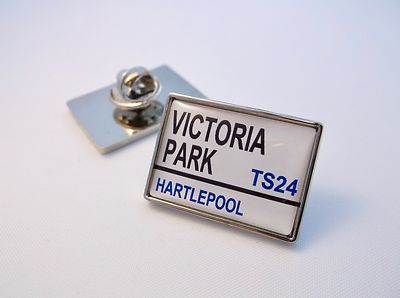 HARTLEPOOL STADIUM ROAD STREET SIGN LAPEL PIN BADGE GIFT | eBay