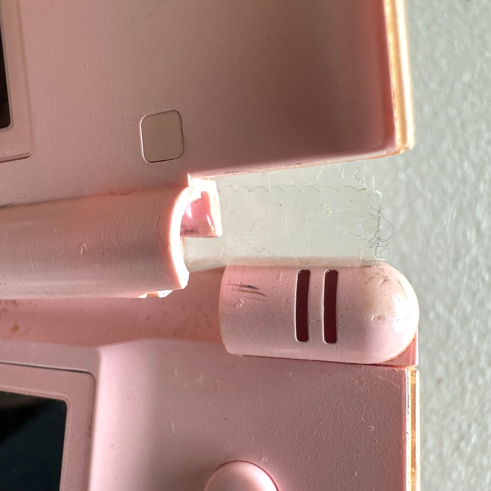 Nintendo DS Lite USG-001 Console Light Pink w/ Charger & Stlylus BROKEN ...