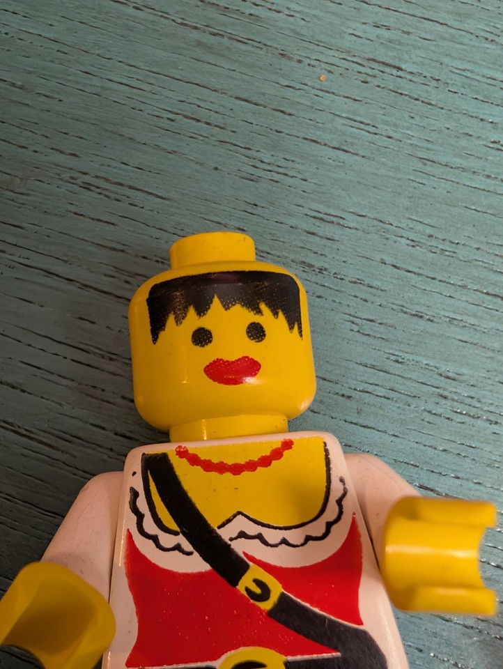 Lego Pirates Captain Red Beard And Female Pirate Minifigures No Hats 1 ...