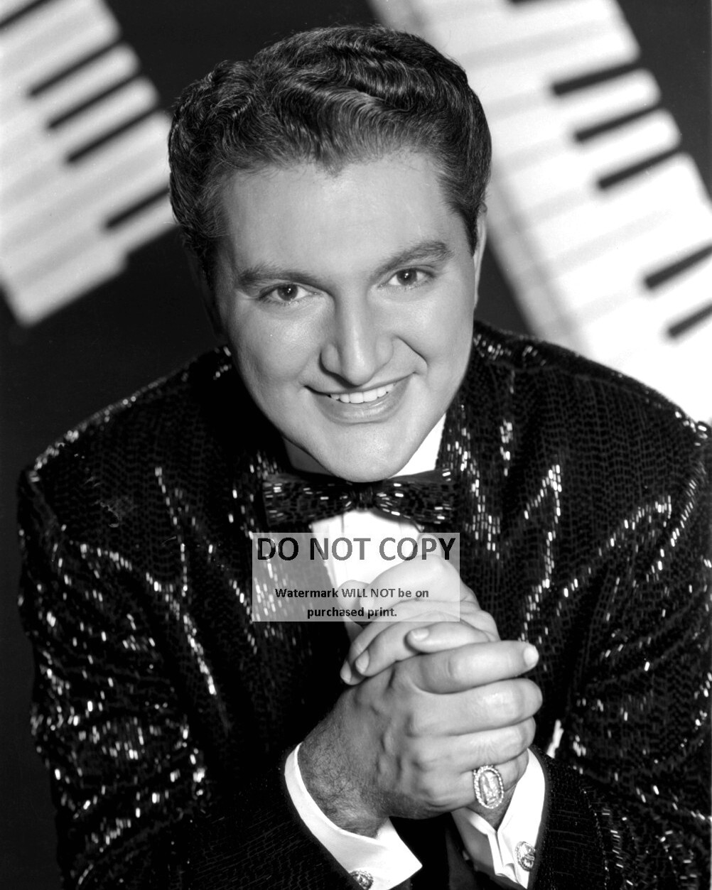 LIBERACE PIANIST, SINGER AND ACTOR - 8X10 PUBLICITY PHOTO (EE-269) | eBay