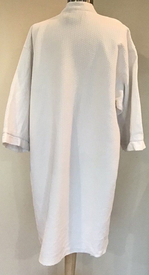 The Ritz Carlton Luxury Waffle Texture Wrap Robe Gold Lettering One ...