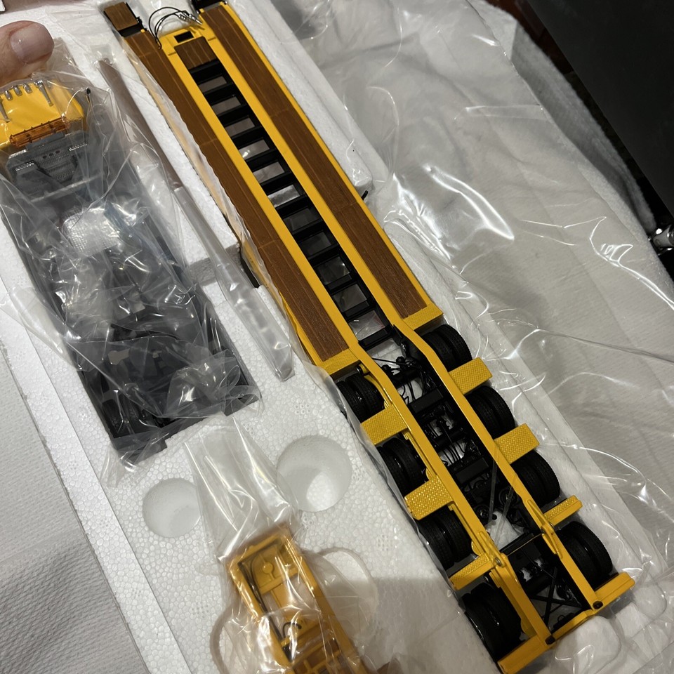 Kenworth T800W Rogers 4-Axle Flip Lowboy - YellowSword 1:50 Scale # ...