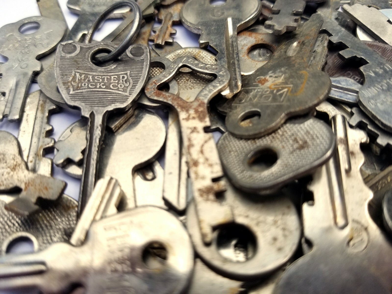 Lot of 5 random vintage keys antique old keys, house, car, post office ...