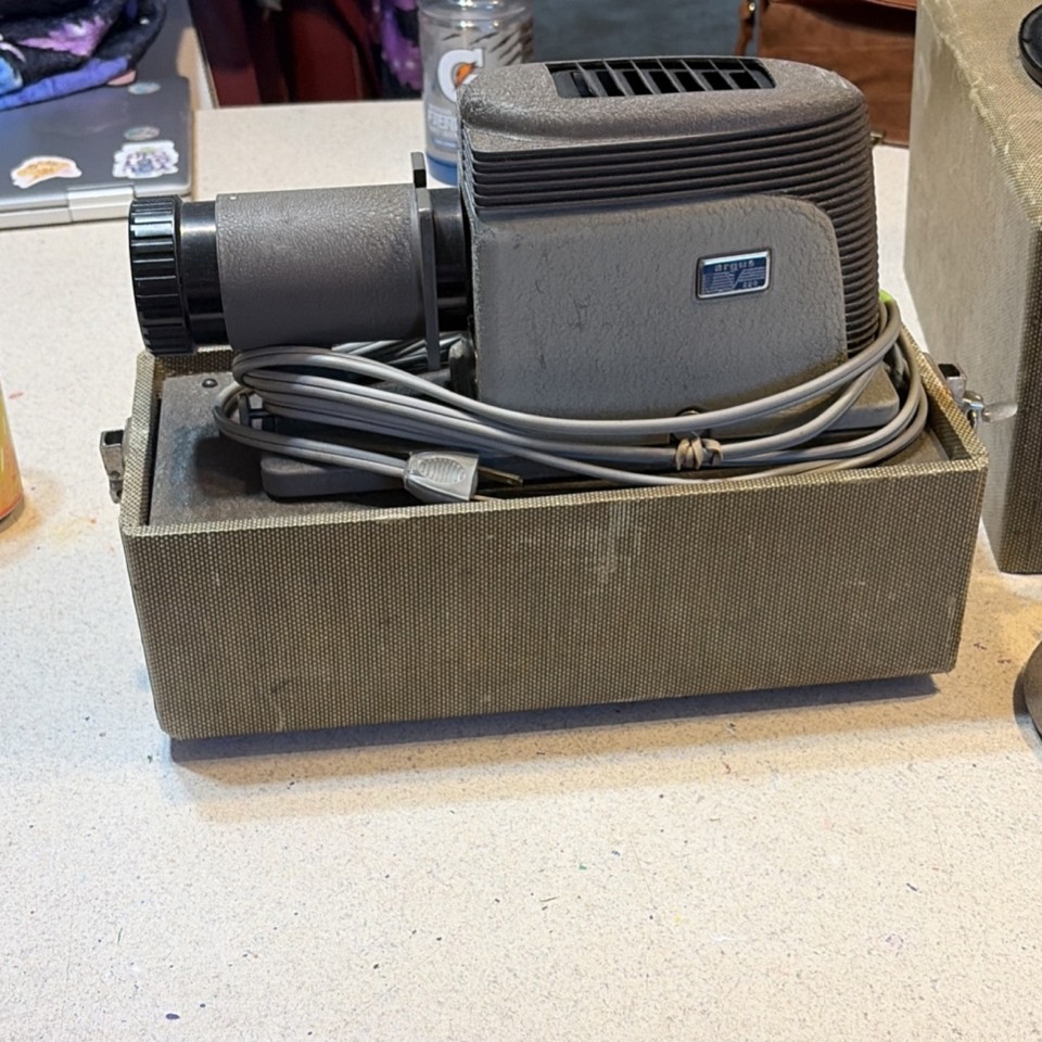 Argus 200 Desktop 35mm Portable Slide Projector Gray with Case & Slide ...