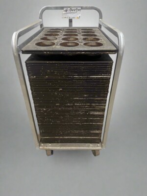 LOT OF (60) HDUTY COMMERCIAL LARGE 15 MUFFIN/CUP-CAKE STEEL BAKING PANS ...