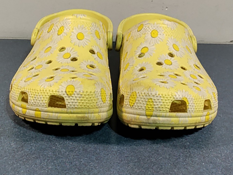 Crocs Classic Yellow Clog White Daisy Print Slip On Shoes Women's 10 ...