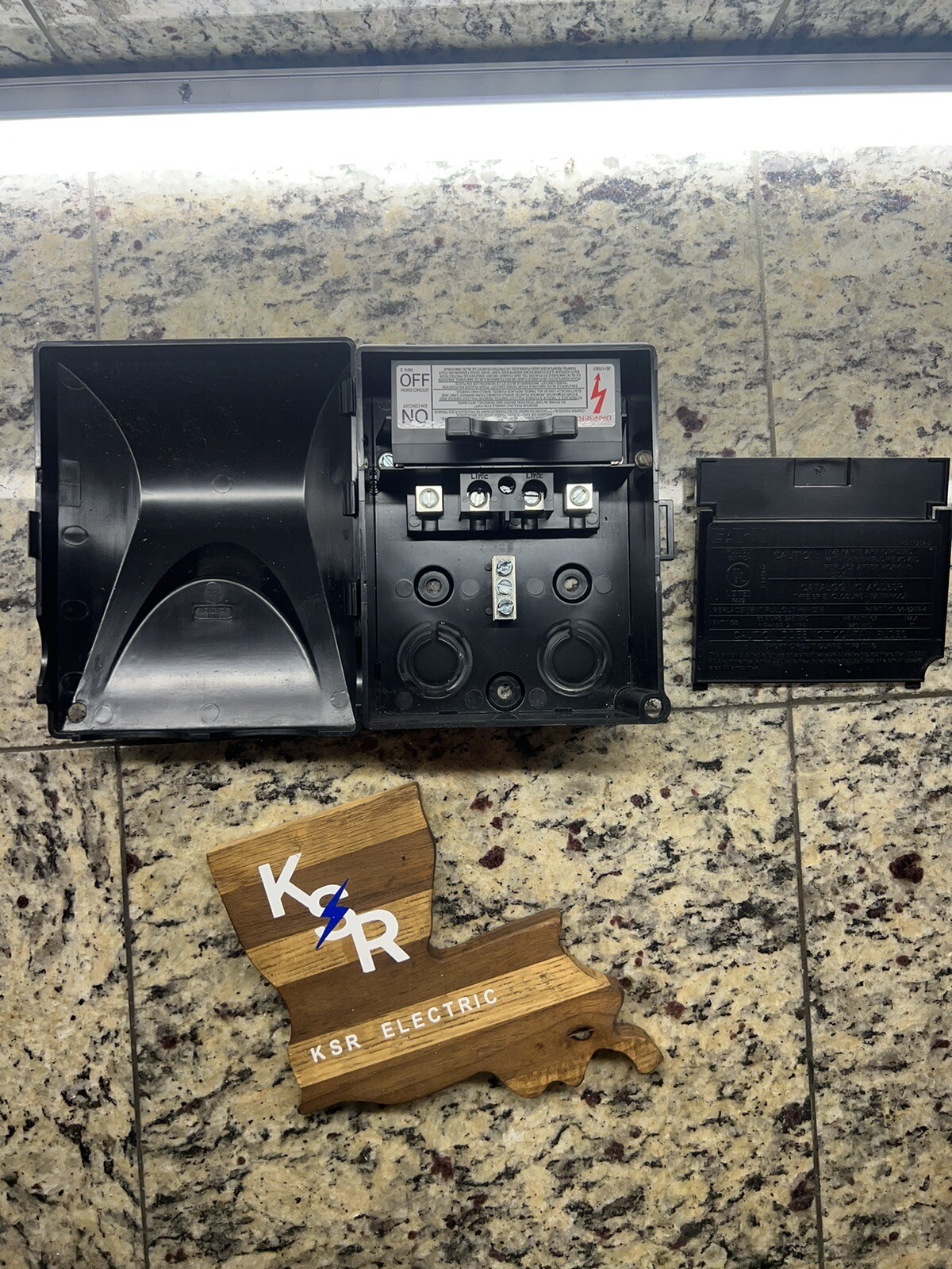 Eaton ACD60R Non-Fused Pullout Non-Metallic Air Conditioning Disconnect ...