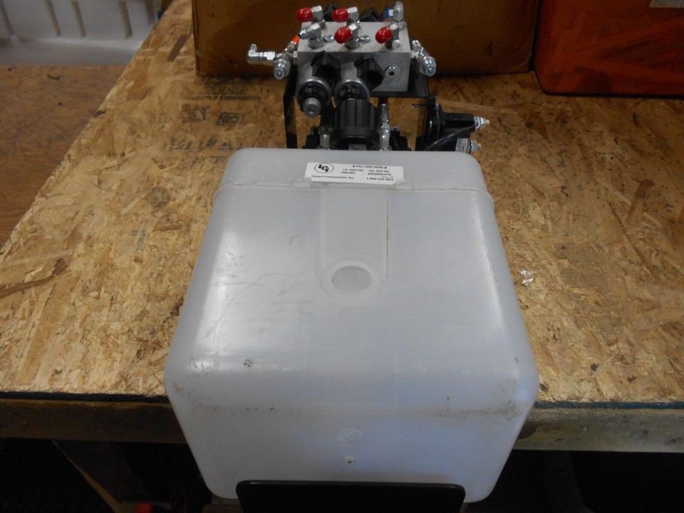 *RV EQUALIZER LEVELING SYSTEM HYDRAULIC PUMP 257081 12V RESERVOIR FREE ...