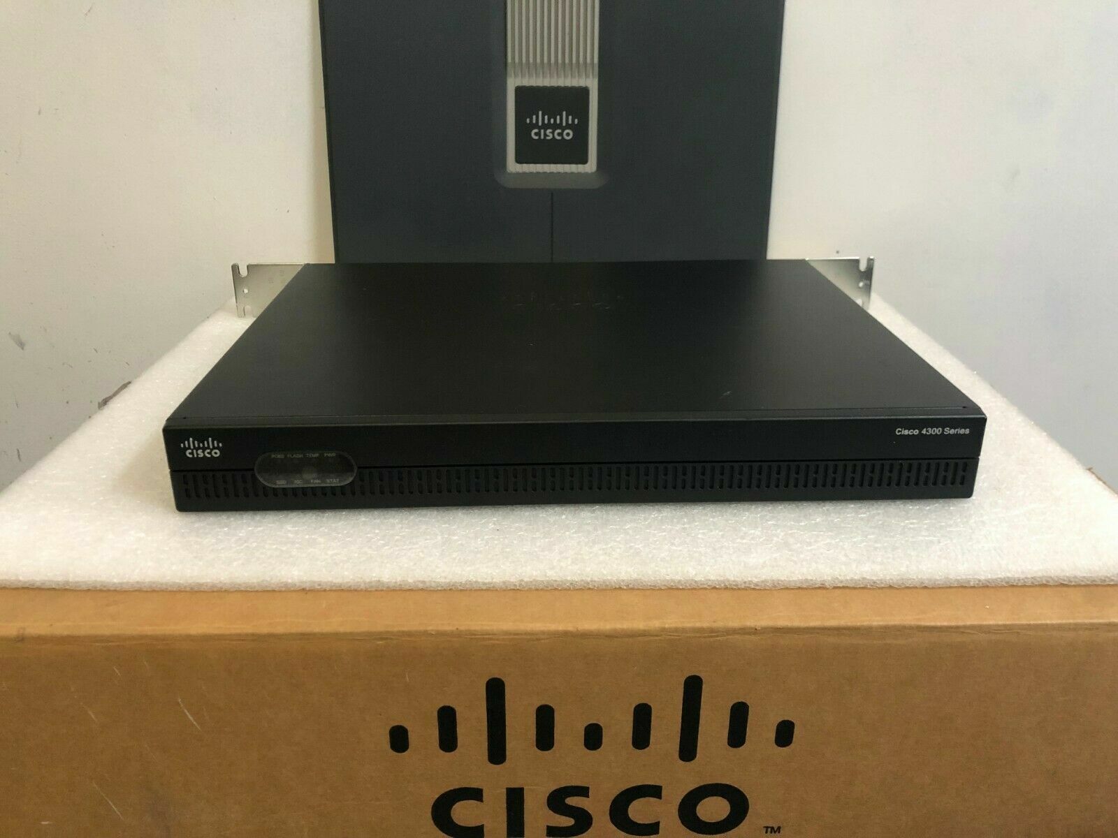 CISCO ISR4321-V/K9 Gigabit Voice Router ISR4321 uck9 License **NO CPU ...