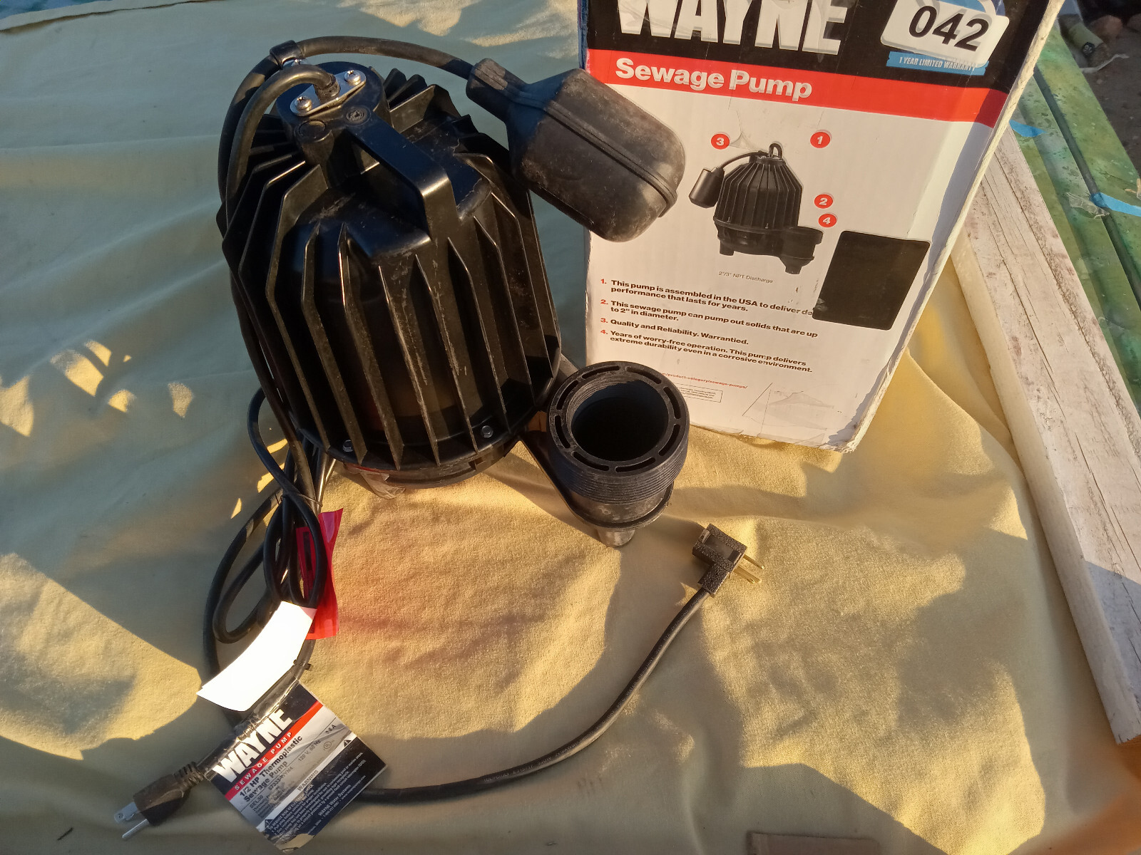 Wayne Sewage Pump 1/2 HP 120V Cosmetic ship damage Tested WORKS See ...