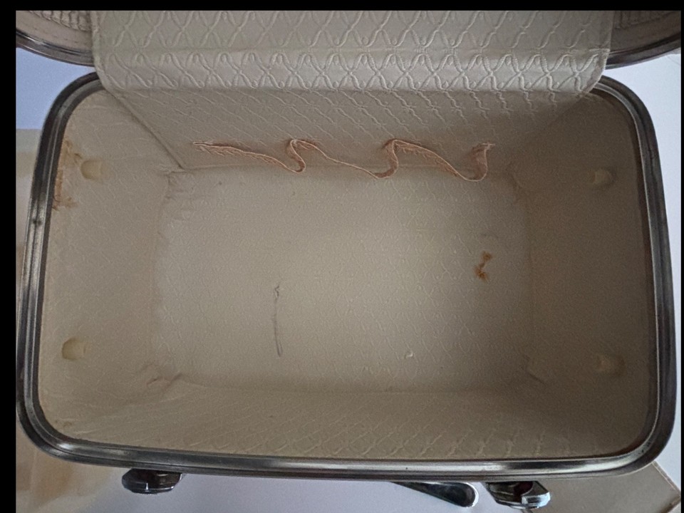 Vintage American Tourister Red Makeup "Tiara" Luggage Train Case w/Tray ...